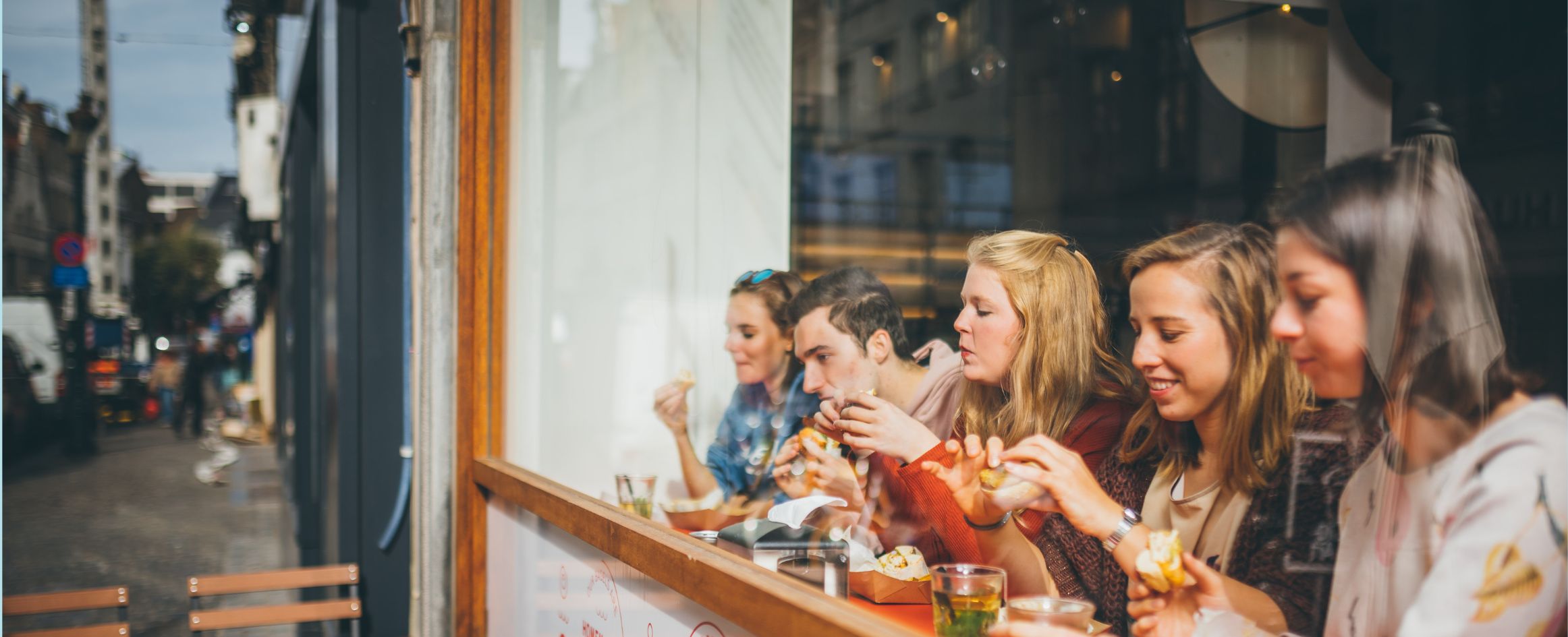 Verras een medestudent met een 'feed your head' box | Erasmushogeschool ...